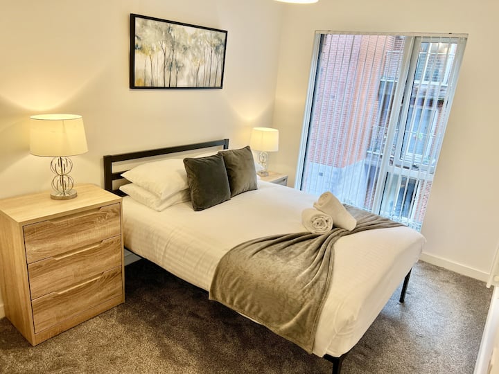 Modern Two Bedroom Flat With Secure Parking - Manchester