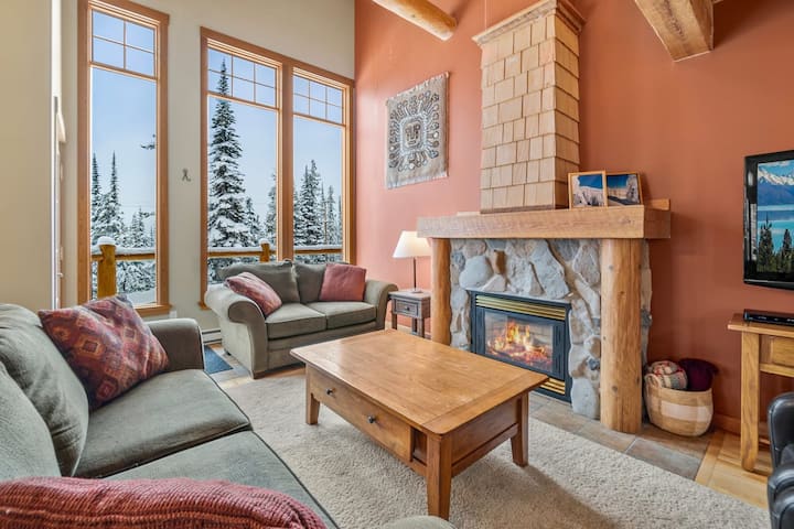 Towering Firs | Private Hot Tub & Ski In/ski Out - Big White Ski Resort, BC