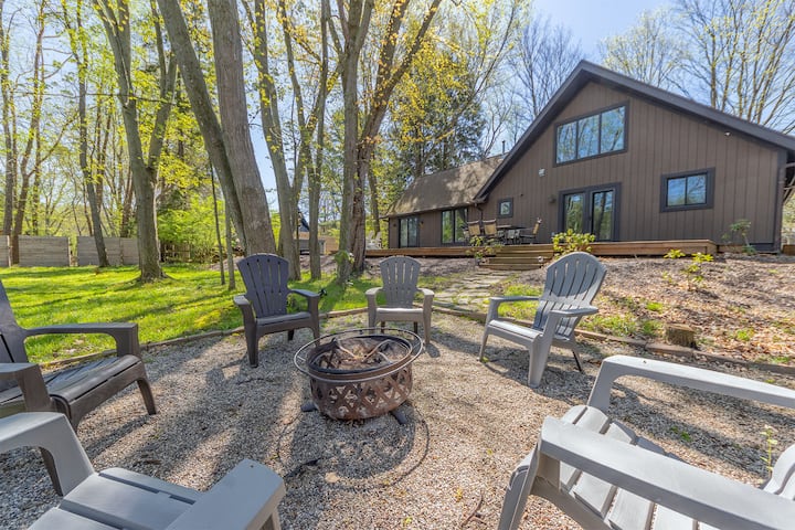 Belacasa - Quiet Spot In The Hills Of Douglas - Saugatuck, MI