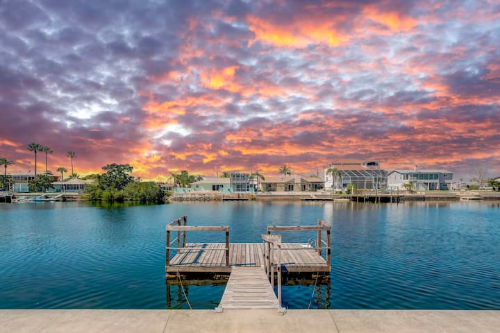 Waterfront Florida Escape W/ Deck & Private Dock! - Weeki Wachee, FL