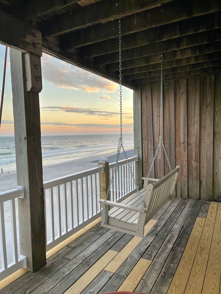 Oceanfront 5 Bed Ocean's Inn-tuition. Elevator! Ho - North Topsail Beach, NC