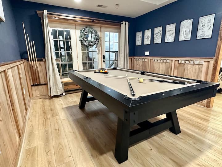 Ski In/out- Pool Table, Hot Tub, A+ Kitchen, 7 Bed - Snowshoe, WV