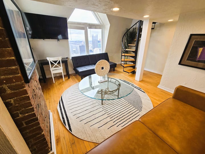 Skyline At Your Door - Studio With A View - Pittsburgh