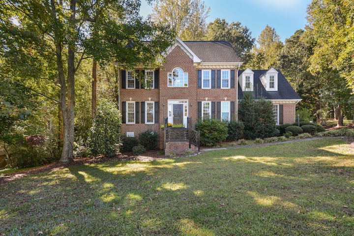 Bright Clayton Home With Screened Deck! - Clayton, NC