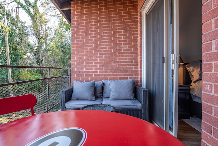 Classic City Getaway - Walk To Sanford Stadium! - Athens, GA