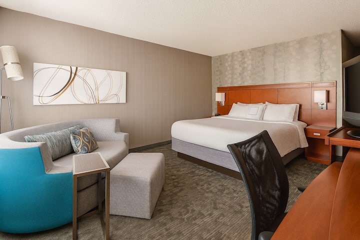 Relax And Recharge! Pet-friendly, W/ Outdoor Pool - Camarillo, CA