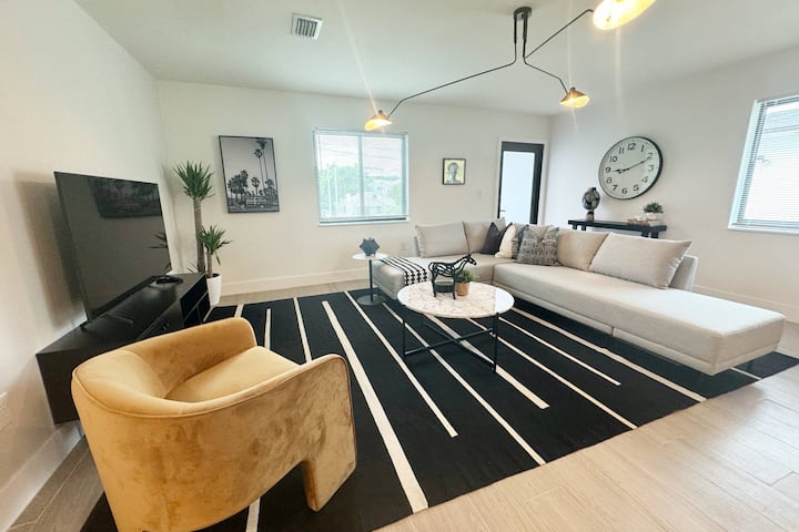 Stylish Wynwood Retreat Near Art District - Miami, FL