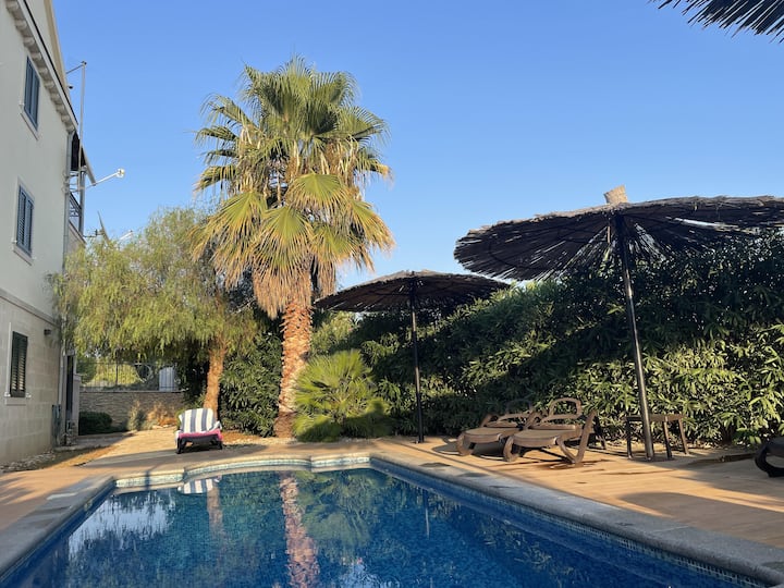 Inviting 2-bed Apartment In Brac - Sutivan