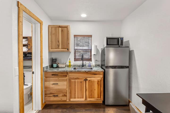 Cabin 14 - King Bed, Hotel-style Unit - Estes Park, CO