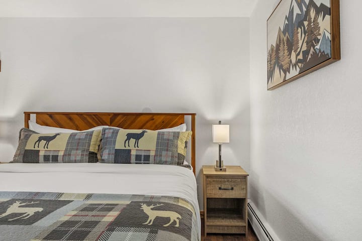 Cabin 17 - King Bed, New Kitchen & Bath - Rocky Mountain National Park