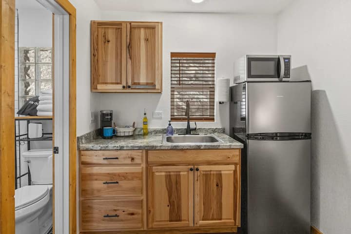 Cabin 18 - King Bed, Mountain Views! Hotel Style! - Estes Park, CO