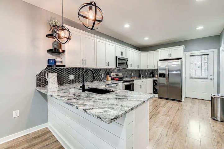 Walk To Lucas•2 En-suites•off-street Parking! - Indianapolis