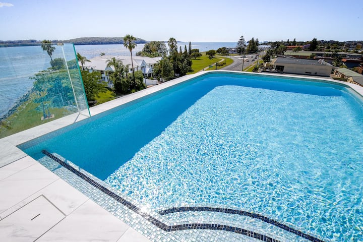 Oceanside Apartment With Bay Views - Batemans Bay