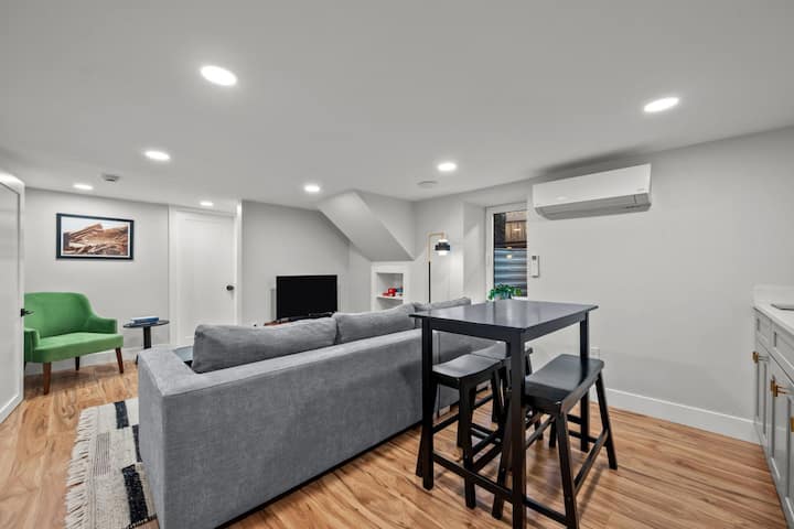 Cozy Dog-friendly Unit With Parking Near Broadway - Denver, CO