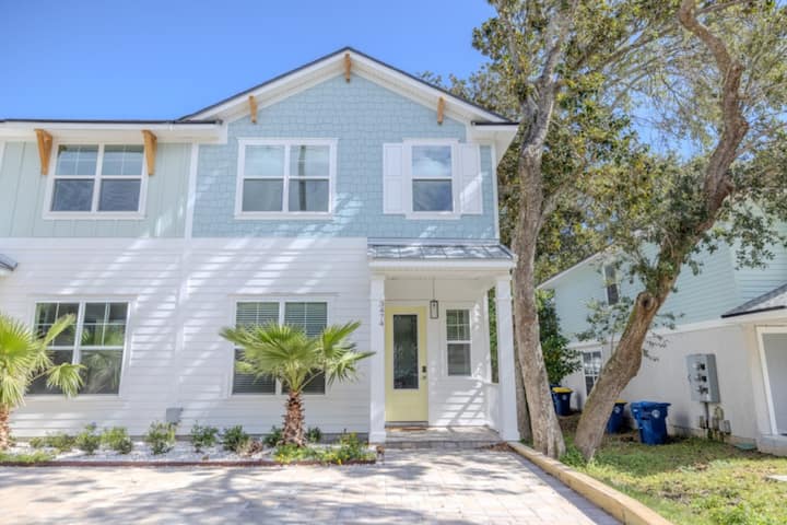 Townhome One Block To Beach (2 Minute Walk) - Fernandina Beach, FL