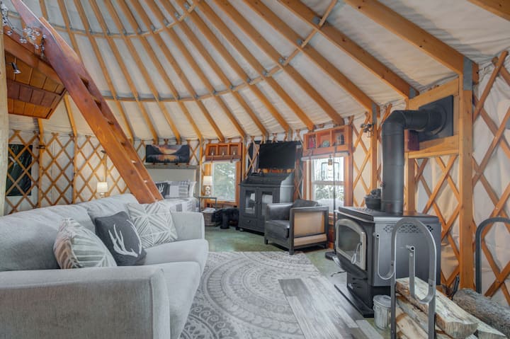 Unique 2bds/1bath Yurt | Kitchen, Wifi, Views! - Big Bear Lake, Montana