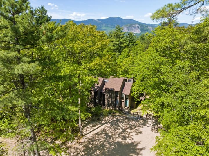 N Conway Townhouse | Game Room + Indoor Fireplace - Conway, NH