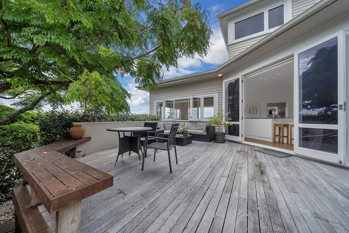 Bespoke Stays -  Views Forever - Auckland