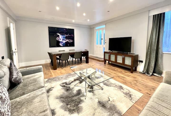 3 Bed/3 Bath Modern Flat, Patio, Sky Tv, Ac - Central London