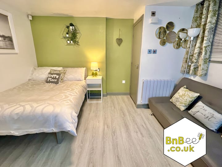 Gorgeous 1 Bedroom Apartment! Newly Refurbished! ! - Manchester