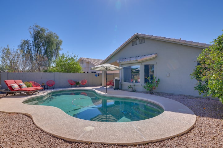 Golf Course View! Dog-friendly Retreat In Glendale - Glendale, AZ