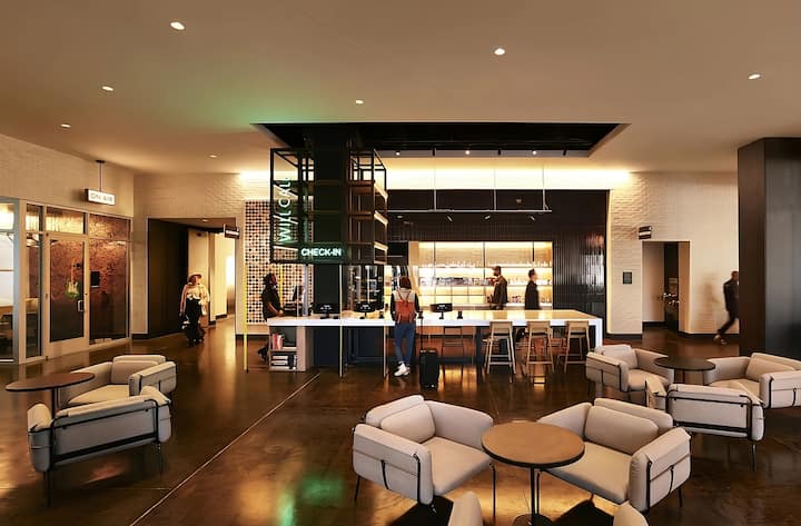 Rooftop Bar Onsite! Skyline View, Parking! - Atlanta, GA