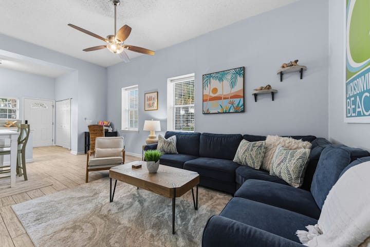 Pink Dolphin | 1 Blk To Beach | Close To Mayo - Jacksonville Beach, FL