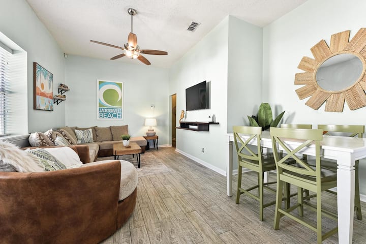 Pink Dolphin | 1 Blk To Beach | Close To Mayo - Jacksonville Beach, FL