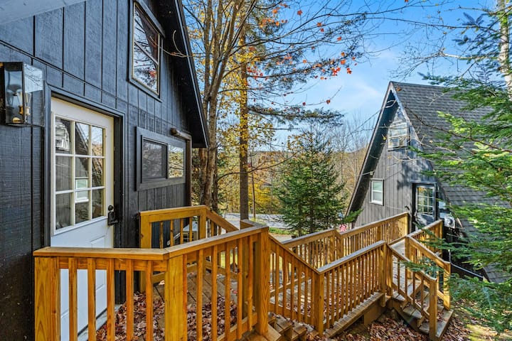 A-frame Cabin W/ Hot Tub Near Mt. Snow & Vast - Mount Snow, VT