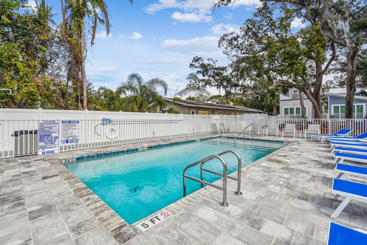 Dunedin Tiny House Combo/sleeps 26 - Clearwater Beach