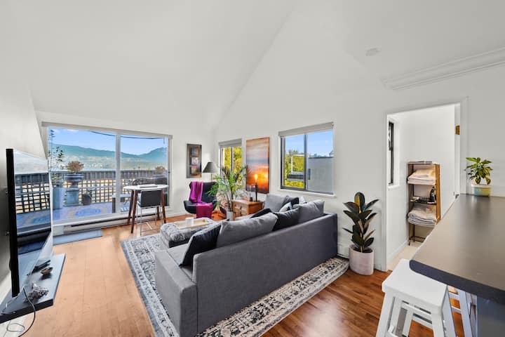 Beach Loft, Stunning Views-ocean, Mountain, City - Vancouver