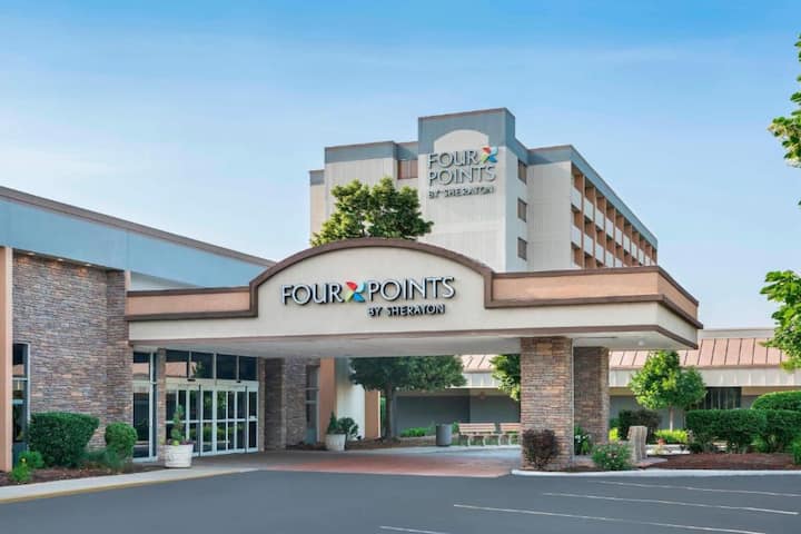 1 Mile To Ord | Bar. Free Shuttle + Indoor Pool - Chicago, IL