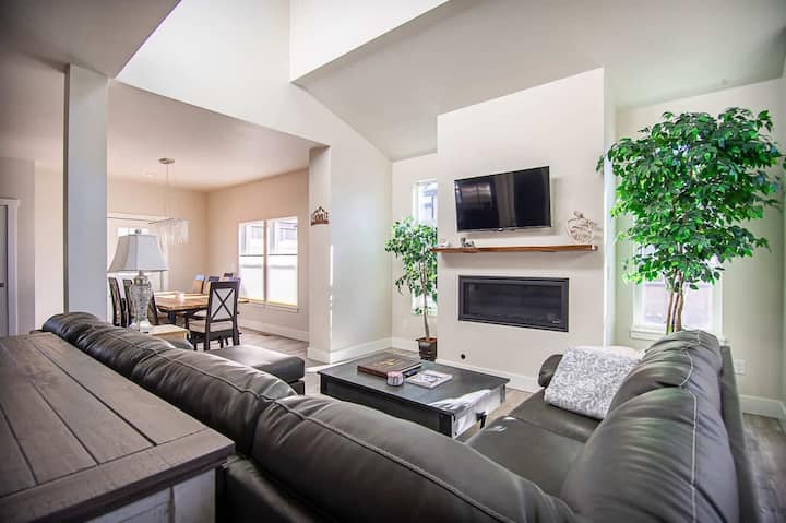 4br Mountain Home | Fireplace, King Beds, Fast Wi- - Leadville, CO