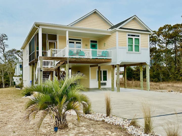 Sunshine Corner, Island Central - Sleeps 10, Bikes - Oak Island, NC