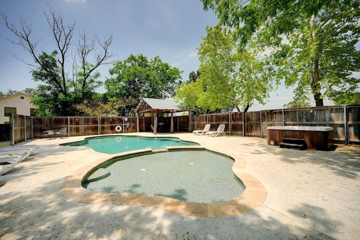 Hill Country Home With River Acces, Pool, Hot Tub - Wimberley, TX