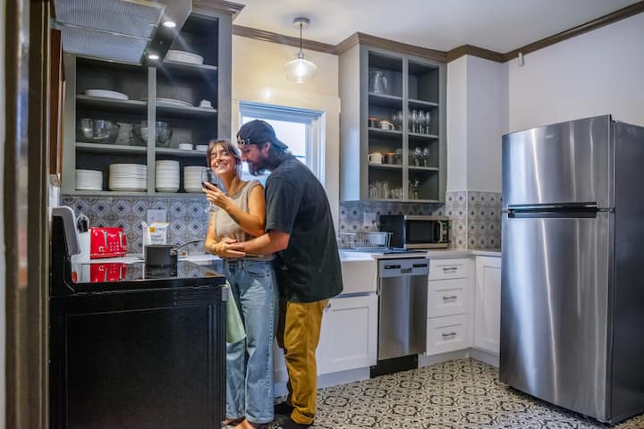 Fountain District Retreat In Prime Location - Bellingham, WA