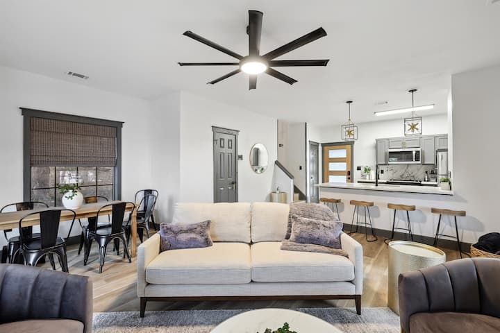 The Retreat 21: Reel Deal - Sandy Beach, TX