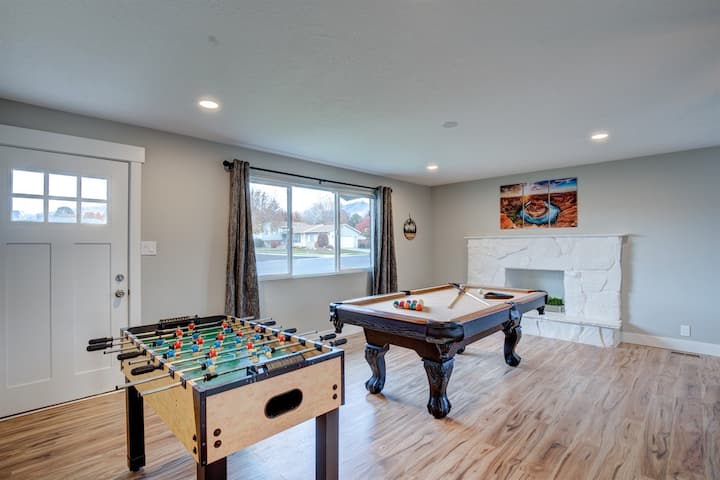 Comfortable Modern Home W/ Game Room - New Hot Tub - Lehi, UT