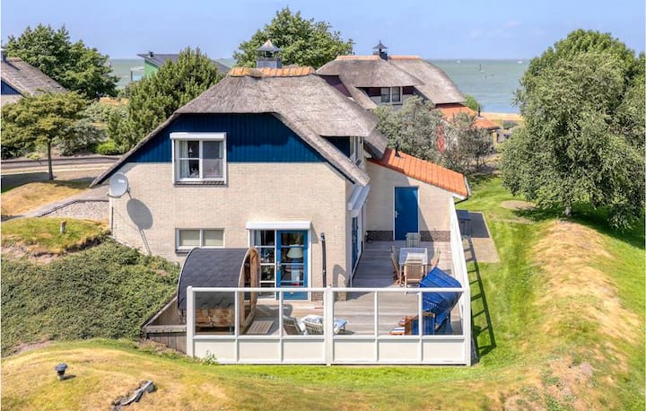 Ocean Front Home In Makkum With Sauna - Makkum