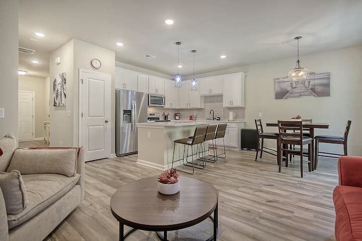 Cozy Cove With Lake Access 15 Min From Downtown - North Charleston, SC