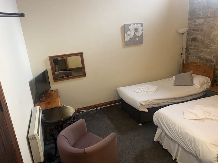 Twin-basic-sdb Privée - Cowbridge