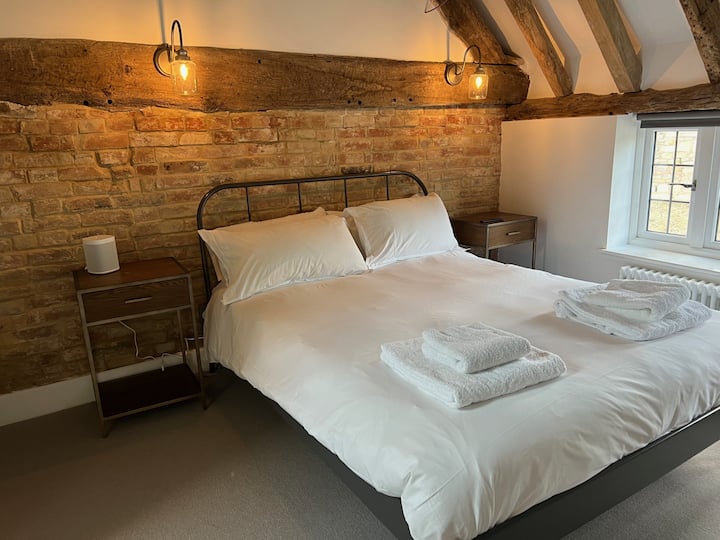 Charming, Luxurious Cottage Full Of Character - West Midlands