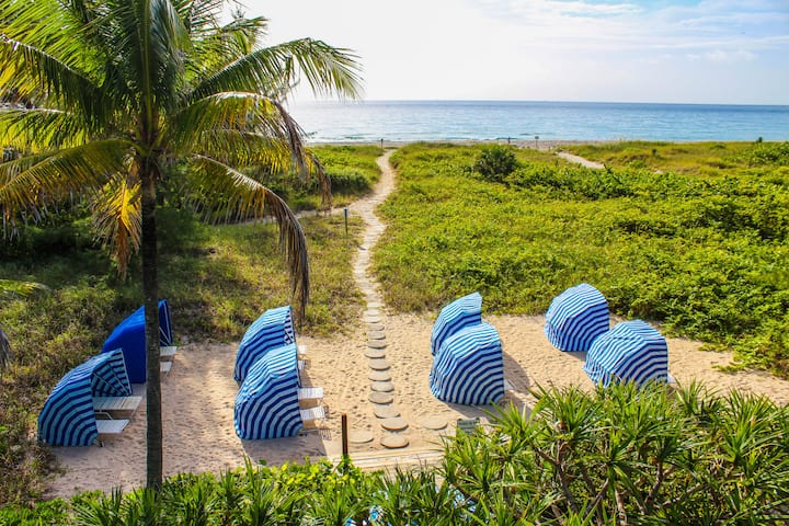 Beachfront Rental W/ Ocean Views - Riviera Beach, FL