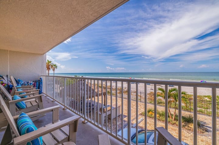 Seagate 106 Beach Front Direct View Sleeps 10 - Indian Rocks Beach, FL