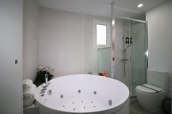 Elegant Apartment With Private Jacuzzi - Barcelona