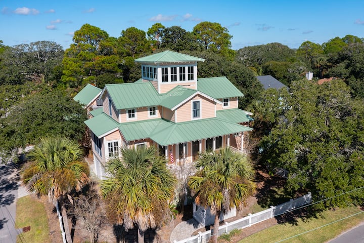 The Folly Peach-spacious Home Steps From The Ocean - Folly Beach, SC
