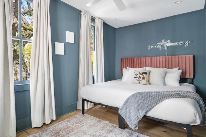 Downtown Chs | King Beds Convert To Singles! - Charleston