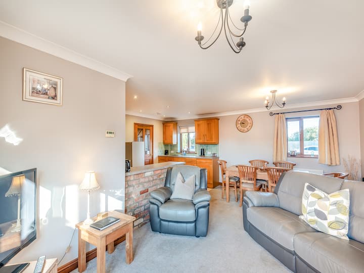 Chestnut Cottage - Uk45580 - Mablethorpe