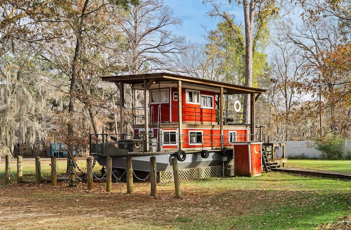 Shipwreck With Upper Deck, Dock Access, Kayaks - Caddo lake