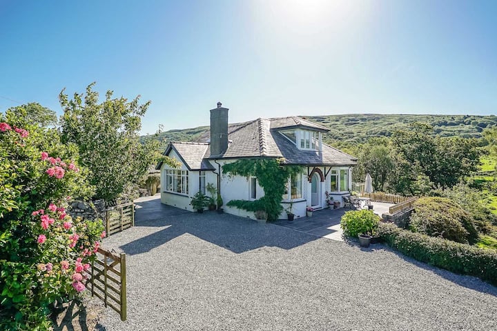 Artro | Elegant Holiday Cottage - Harlech